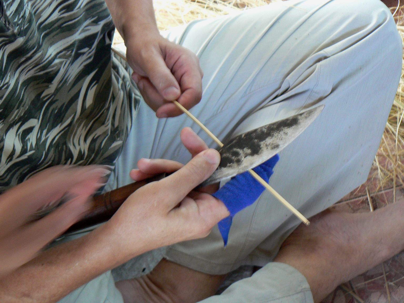 Crafting a bamboo fish trap in Thailand - Bushguide 101