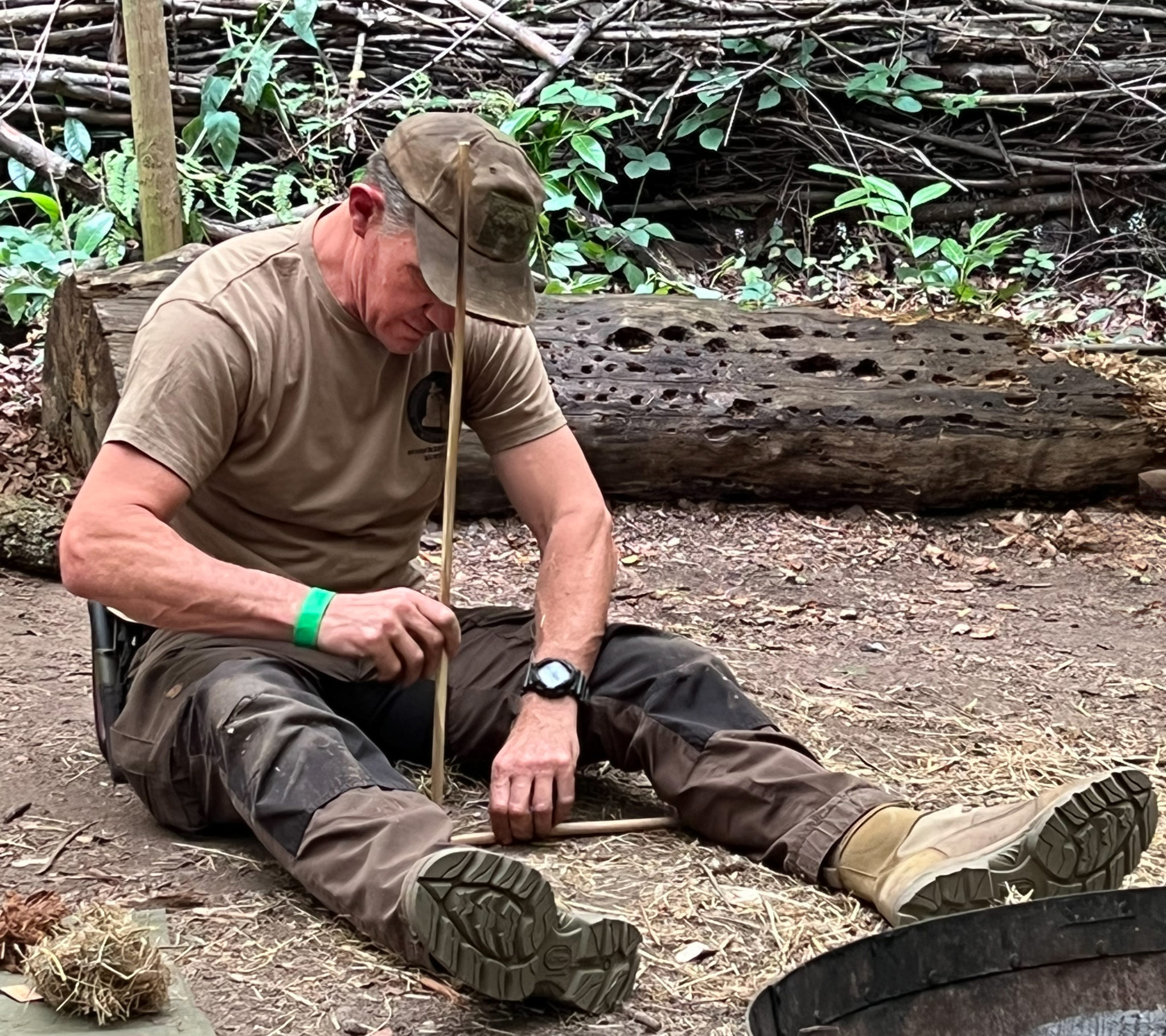 Hand drill friction fire lighting in Australia - Bushguide 101