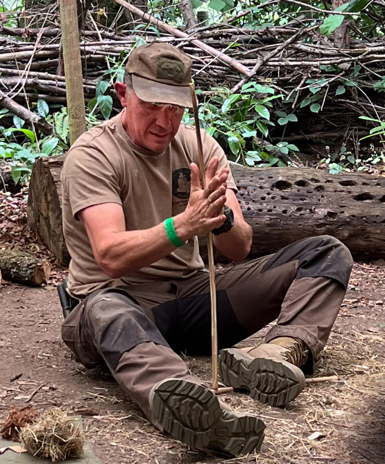 Hand drill friction fire lighting in Australia - Bushguide 101