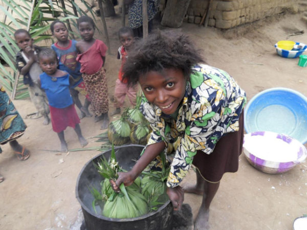 Traditional processing of cassava in Congo - Bushguide 101