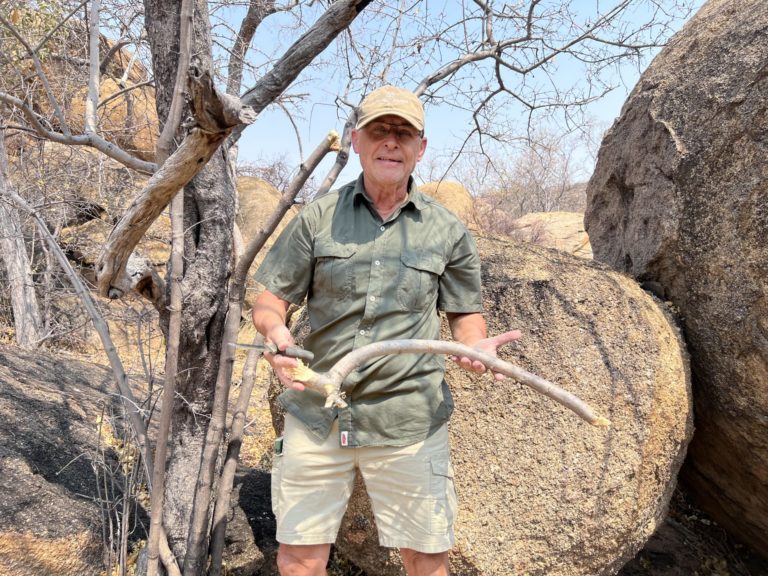 Throwing sticks as weapons in the African bush - Bushguide 101