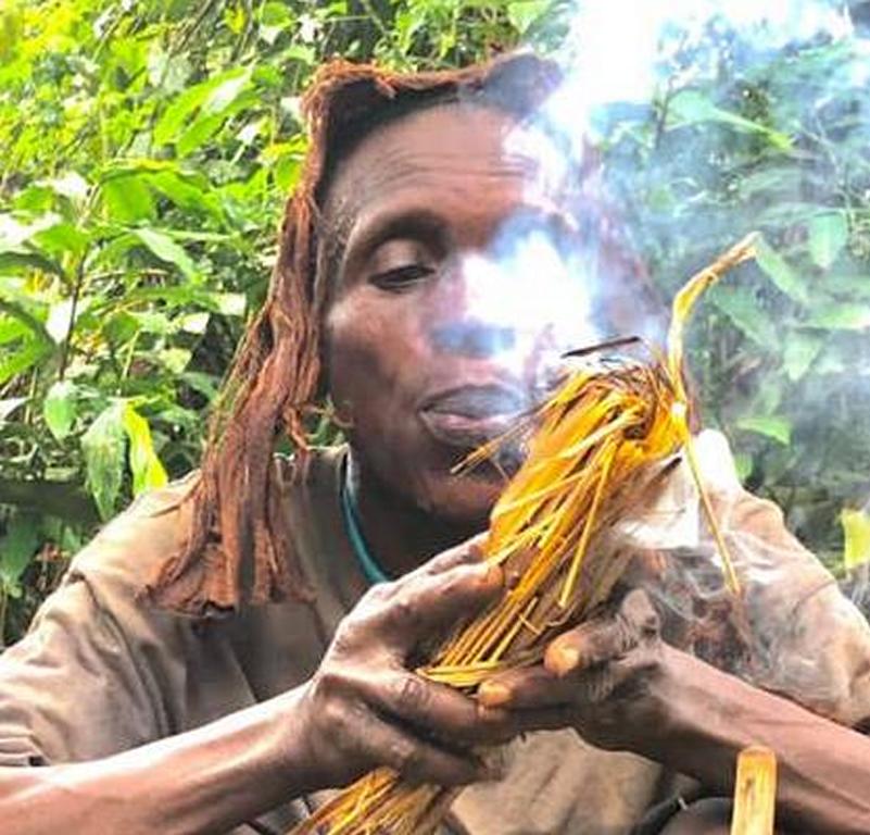 Batwa pygmies traditional fire lighting method - Bushguide 101