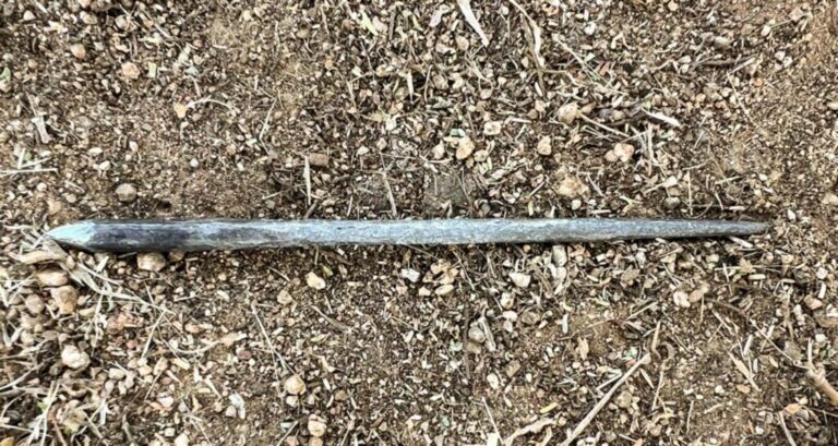 Cold-forging of iron arrowheads - Bushguide 101