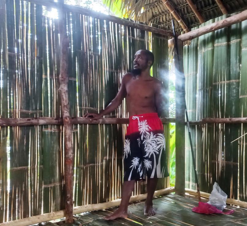 Building the sidewalls of simple Jahai huts - Bushguide 101